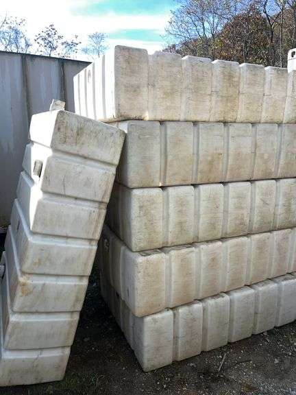 6 - 250 gal Poly Sewer Holding Containers - Baer Auctioneers - Realty, LLC