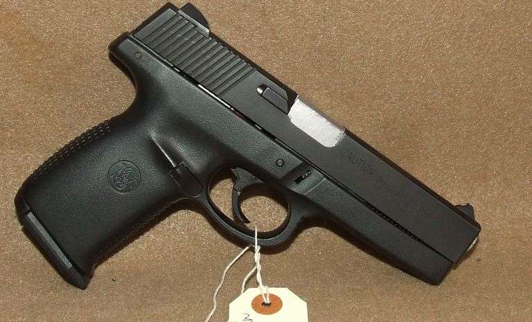Smith & Wesson SW40F 40 S&W Pistol - Baer Auctioneers - Realty, LLC