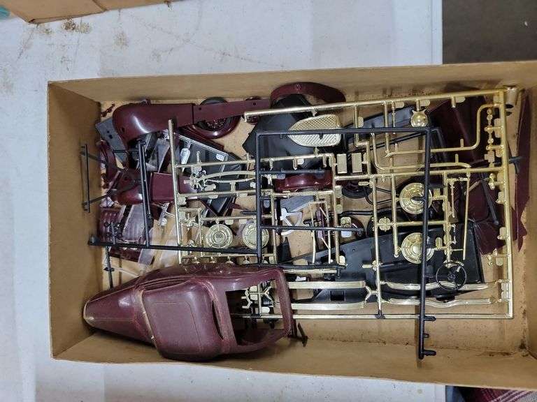 3 Vintage Car Model Kits - Baer Auctioneers - Realty, LLC