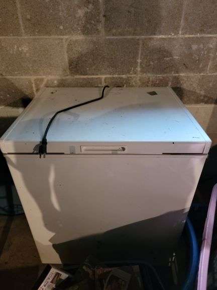 Sm. Chest Freezer - Baer Auctioneers - Realty, LLC