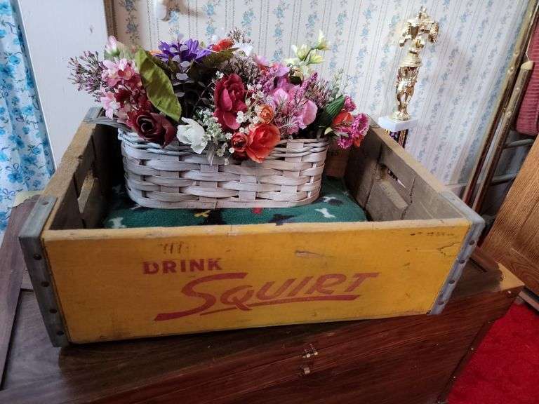 Squirt Wooden Pop Crate - Baer Auctioneers - Realty, LLC