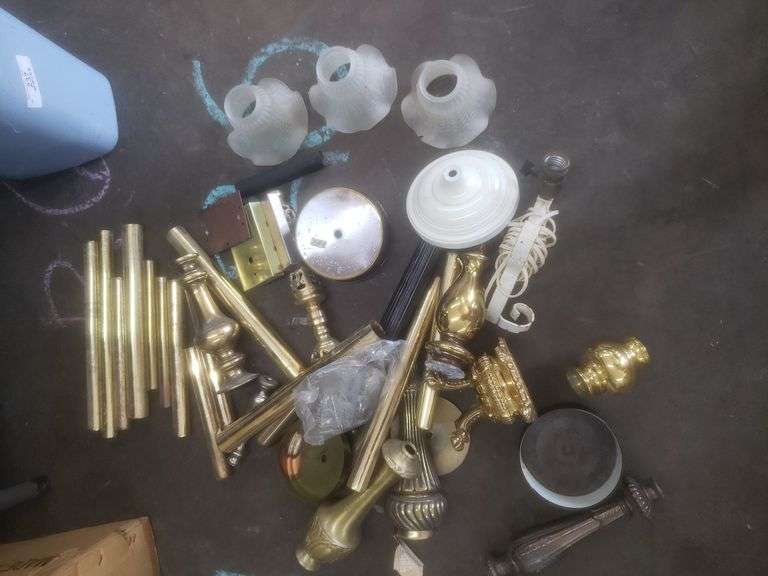 Assorted Lamp Pieces - Baer Auctioneers - Realty, LLC