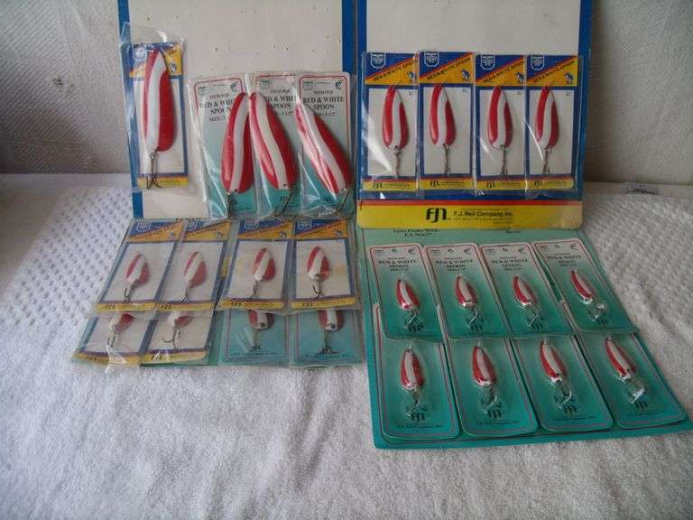 Red & White spoons- various sizes - Baer Auctioneers - Realty, LLC