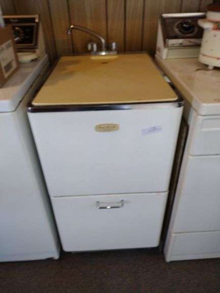 Duratub Vintage Metal Laundry Sink & Cabinet - Sink is Plastic, Approx ...