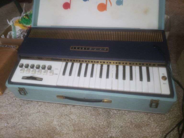 Portable Electric Organ And Mini Accordion - Baer Auctioneers - Realty, LLC