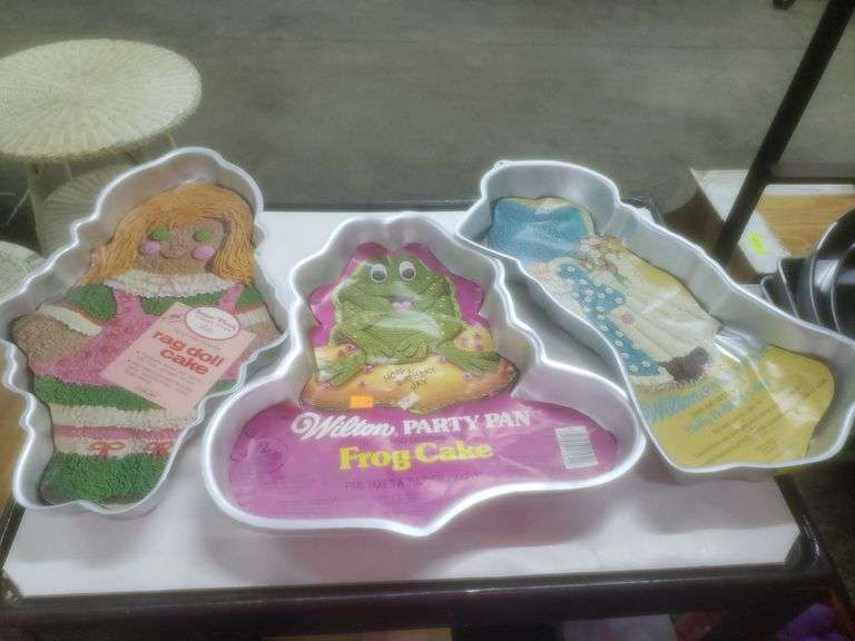 3 Party Pans, Frog, Holly Hobbie, And Rag Doll Cake Pans - Baer ...
