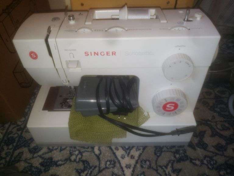 Singer Scholastic Sewing Machine And Box - Baer Auctioneers - Realty, LLC
