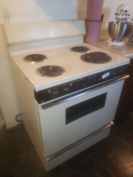 General Electric Oven (Missing Knobs) - Baer Auctioneers - Realty, LLC