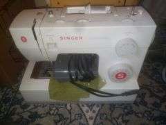 Singer Scholastic Sewing Machine And Box - Baer Auctioneers - Realty, LLC