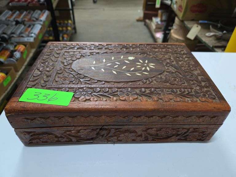 Wooden Dresser Box Damaged - Baer Auctioneers - Realty, LLC