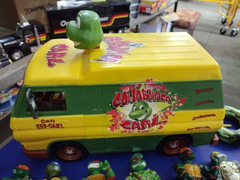 Teenage Mutant Ninja Turtles Action Figures And Cowabunga Carl Van ...