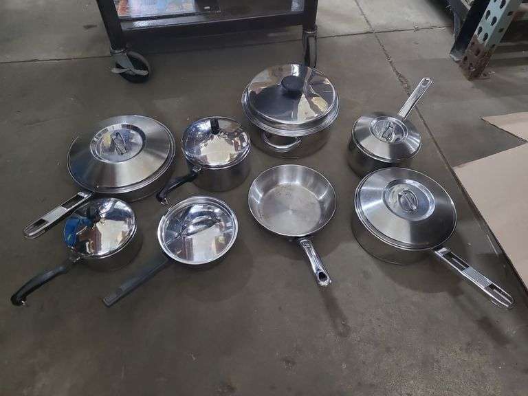 Box of Pots & Pans - Baer Auctioneers - Realty, LLC