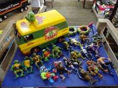 Teenage Mutant Ninja Turtles Action Figures And Cowabunga Carl Van ...