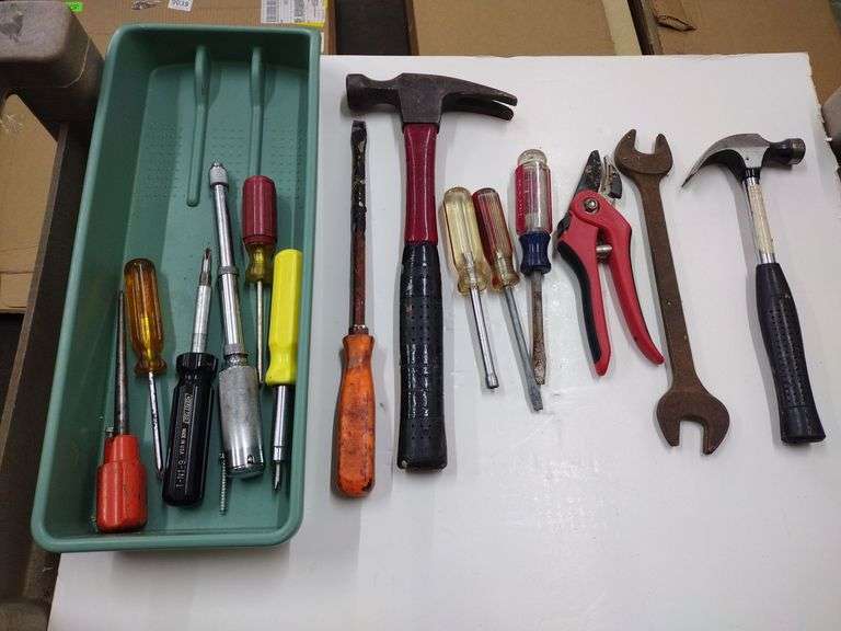 Small Lot of Hand Tools - Baer Auctioneers - Realty, LLC