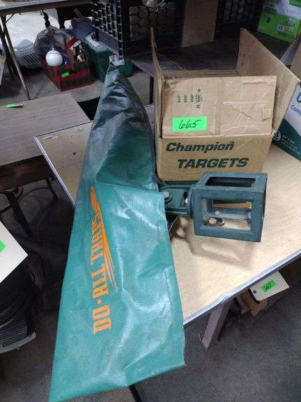 Trap Thrower & Partial Box of Clay Pidgeons - Baer Auctioneers - Realty ...
