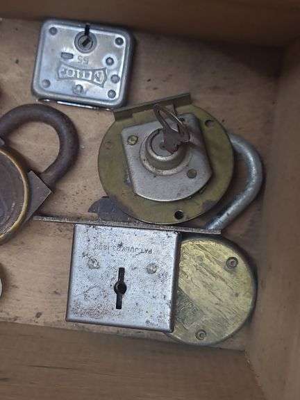 Assorted Keys And Locks - Baer Auctioneers - Realty, LLC
