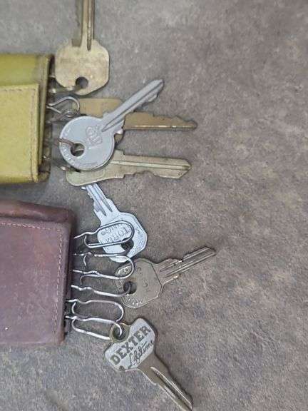 Assorted Keys And Locks - Baer Auctioneers - Realty, LLC