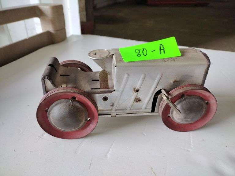 Antique Metal Wind Up Car - Has Key & Works - Baer Auctioneers - Realty ...