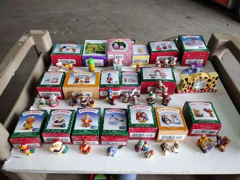 25th Anniversary Hallmark Merry Miniatures Figurines With Boxes - Baer ...