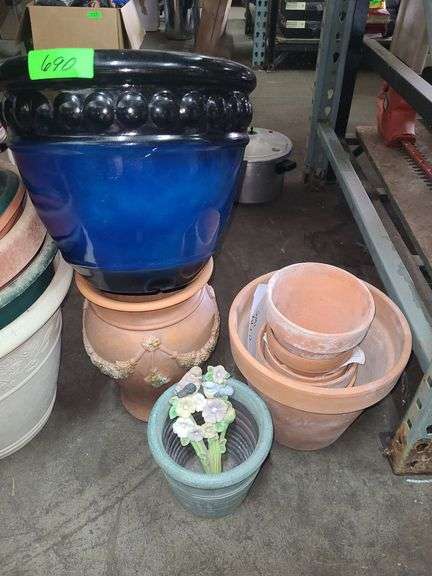 Small Clay Planters - Baer Auctioneers - Realty, LLC