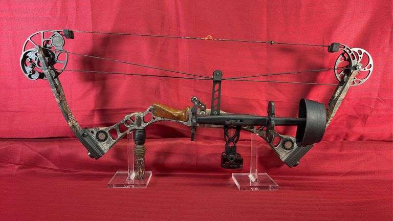 Matthews Outback Solo Cam Compound Bow with Quiver & Fuse Archery Sight ...