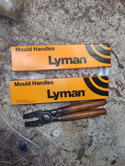 3 Mould Handles - Baer Auctioneers - Realty, LLC