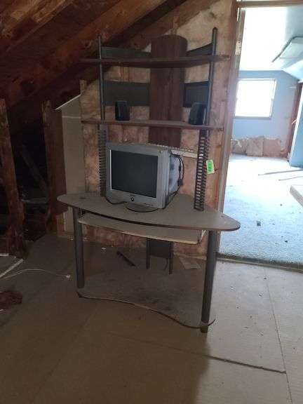 Computer Corner Desk with Keyboard Speakers and Monitor(untested ...
