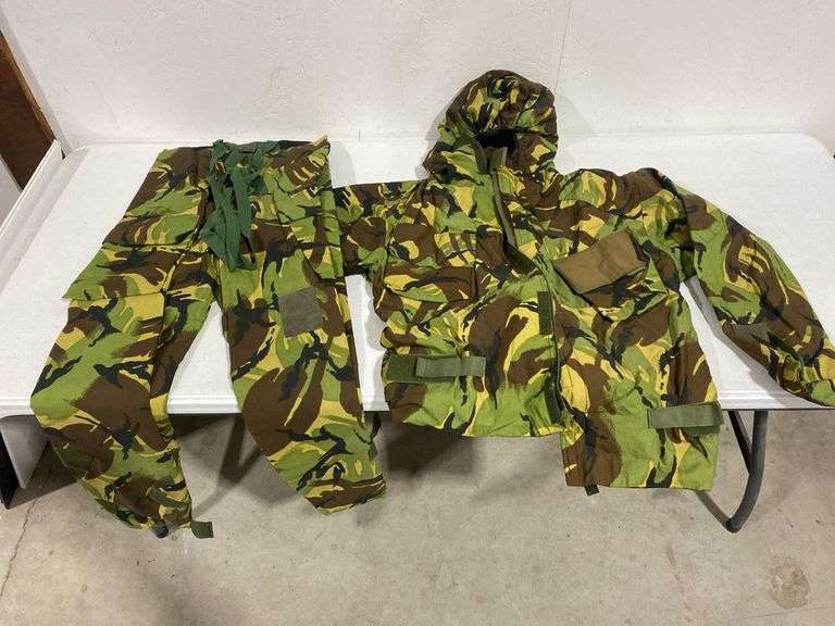 Military issue camo lightweight protective suit - Black And Gold Auctions