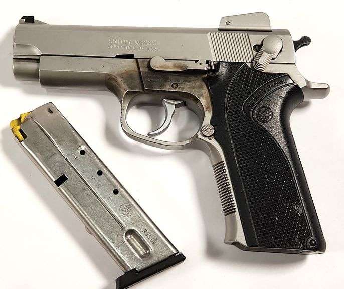 Smith & Wesson Model 40 Pistol - Black And Gold Auctions