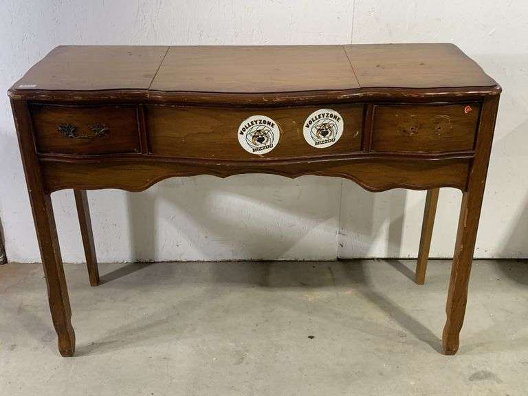 Cherry Vanity Table w/ Flip Middle Mirror - Black And Gold Auctions