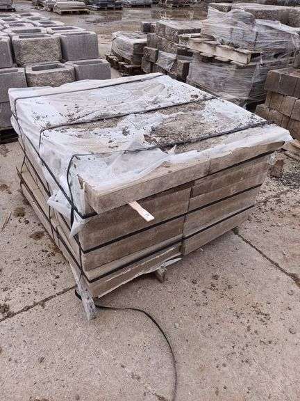 Pallet concrete paving block: tan - Black And Gold Auctions