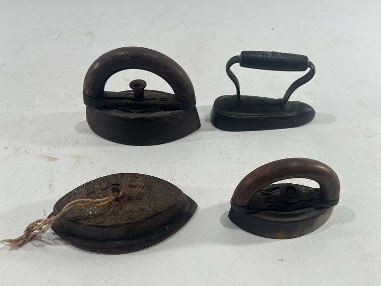 (4) VTG Sad Irons - Black And Gold Auctions