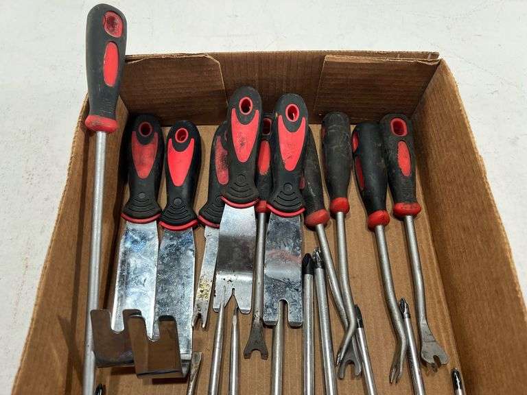 PITTSBURGH Screwdrivers / Precision Scrappers / 1/2” Metric Sockets ...