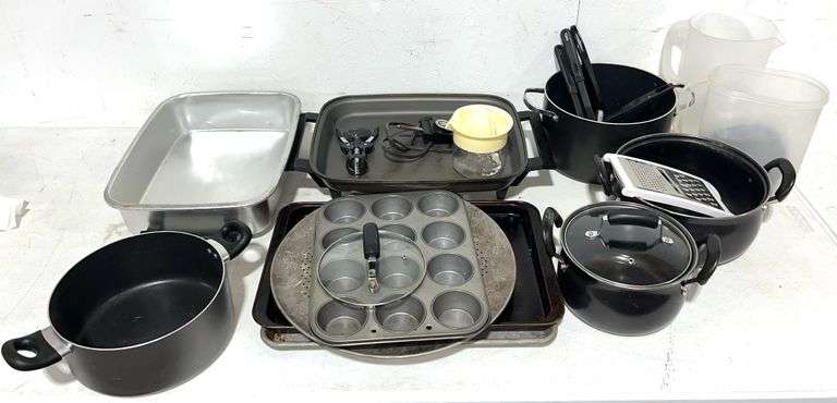 Used Cooking Pot & Pans - Muffin Pan / Baking Pans / WearEver Pots ...