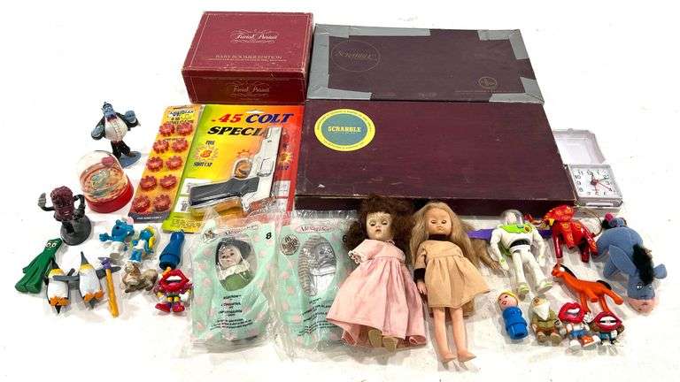 Vintage Toys & Board Games - Scrabble / Trivial Pursuit / Toy Gun ...