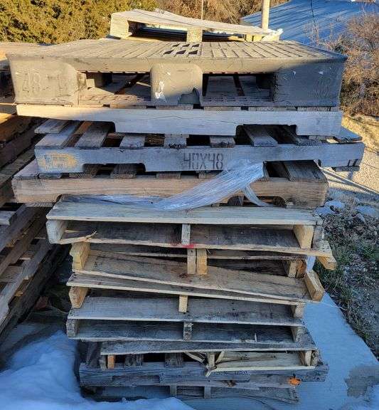 (11) Wood Pallets - Black And Gold Auctions