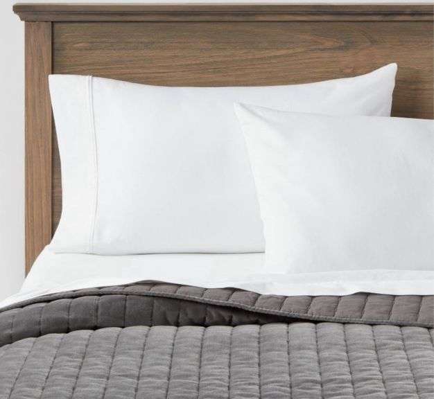 NEW King Threshold Velvet Channel Stitch Quilt - Black And Gold Auctions