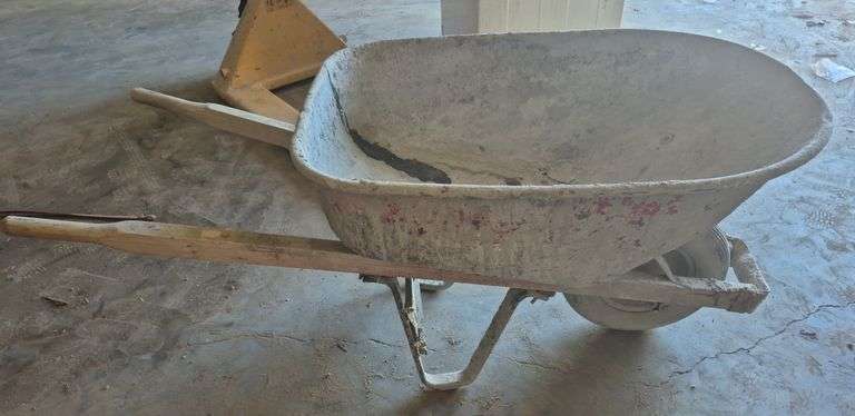 Heavy Duty Contractor Grade Wheelbarrow - Black And Gold Auctions