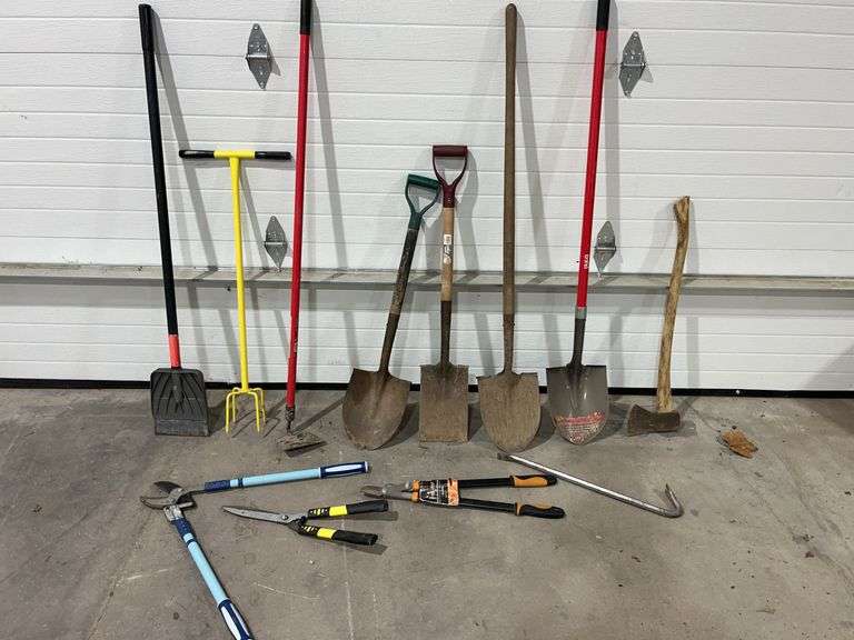 (12) Yard Hand Tools - Long & Short - Black And Gold Auctions