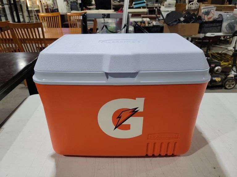 48QT Gatorade Cooler - Black And Gold Auctions