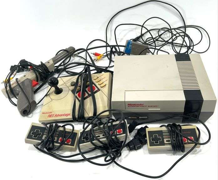 Nintendo NES Console w/ Controllers / NES Advantage / Zapper - Black ...