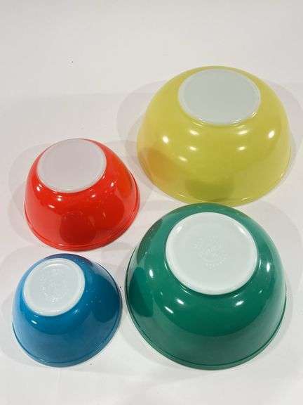 (4) VTG Colored Glass Pyrex Mixing Bowls - Black And Gold Auctions