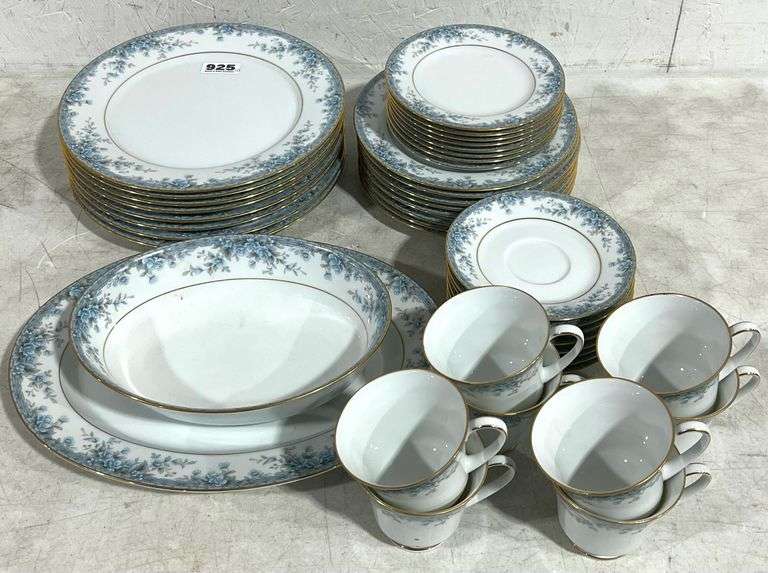 Contemporary by Noritake Dinnerware Set-42 Pcs - Black And Gold Auctions