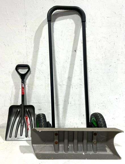 Plastic Snow Shovel on Wheels & Suncast Car Shovel - Black And Gold ...