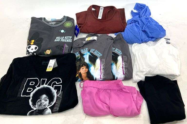New Women’s XL Clothing - Hello Kitty / Biggie Smalls / Shania Twain ...
