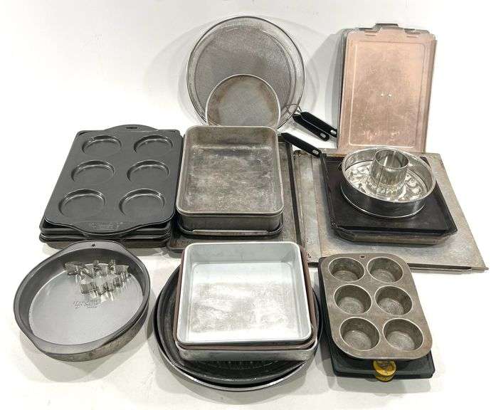 Baking Pans & Sheets / Stainers / Muffin Pans - Black And Gold Auctions