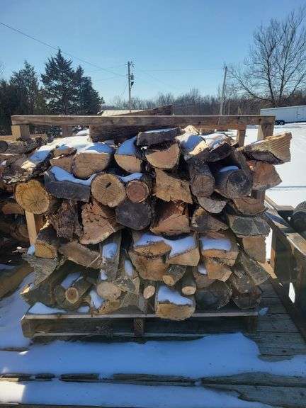 Pallet of seasoned oak firewood - Black And Gold Auctions