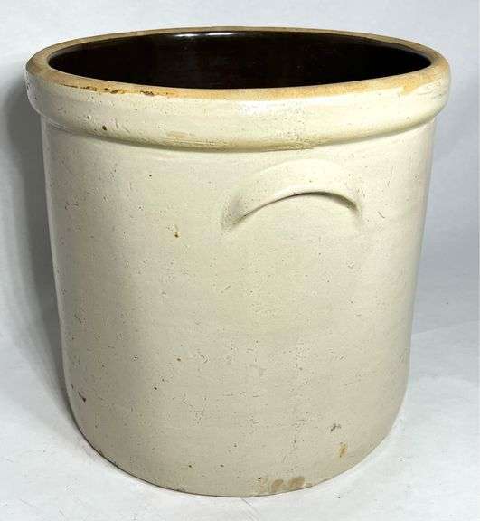 10 Gallon Beige Stoneware Crock - Black And Gold Auctions