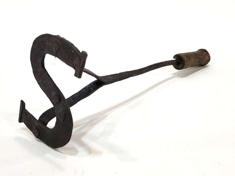 Primitive Iron Animal "S" Branding Tool - Black And Gold Auctions