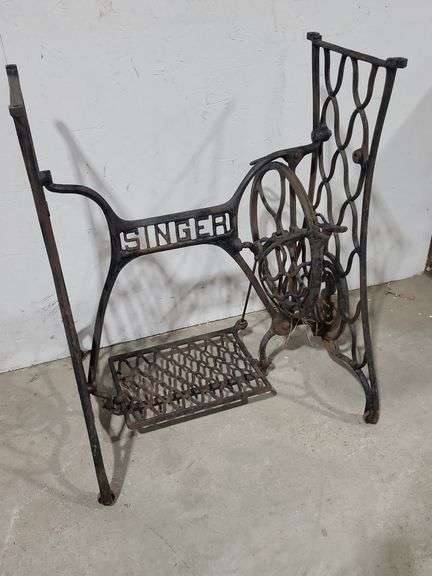 VTG ANTIQUE SINGER Sewing Machine Cast Iron Base - Black And Gold Auctions